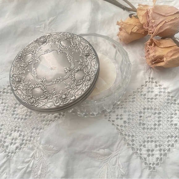 American Vintage | Makeup | Vintage Silver Loose Powder Jar With Powder ...